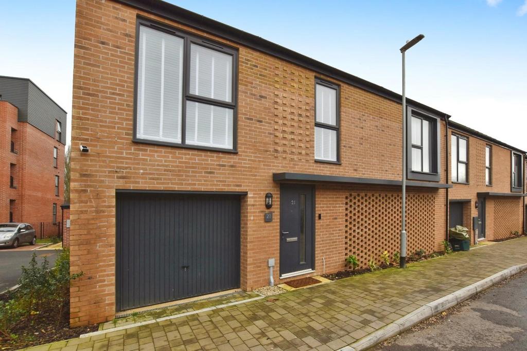 Orchard Avenue 2 bed coach house - £260,000