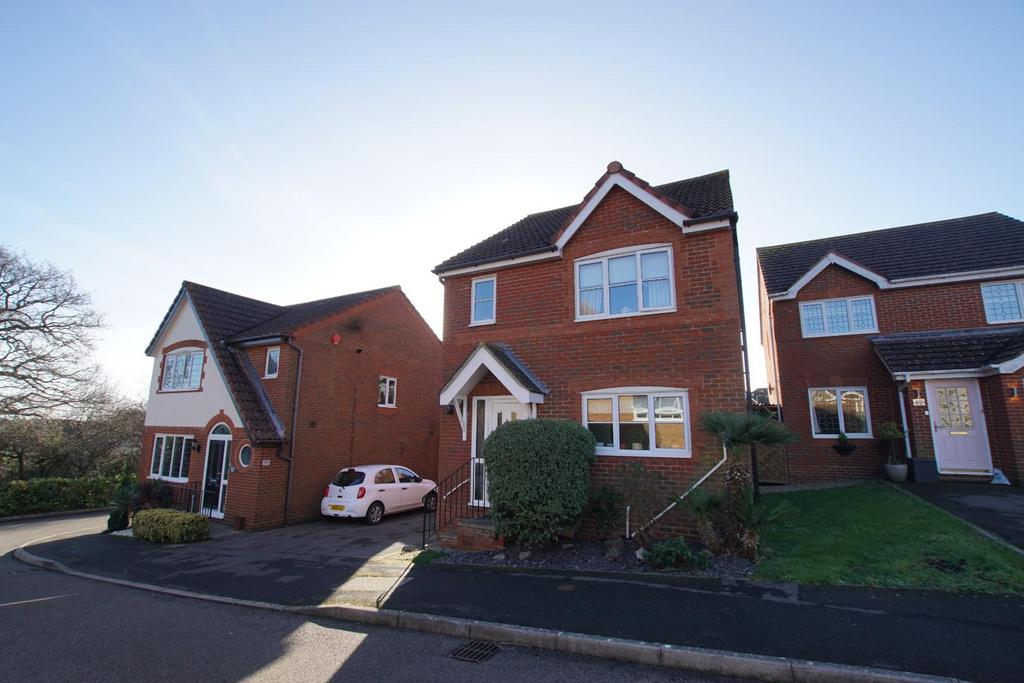Beaulieu Drive, Pevensey BN24 3 bed detached house for sale - £375,000