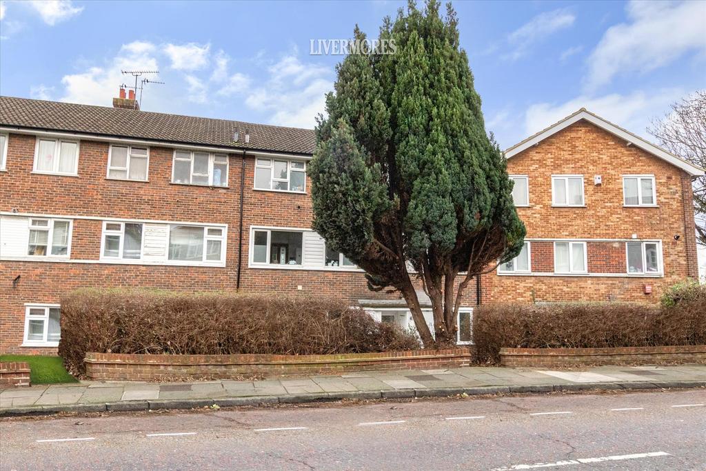 Keats House, Bexley Lane, Crayford, Kent 2 bed maisonette - £260,000