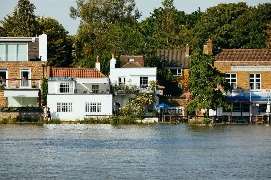Strand On The Green, Chiswick, W4 2 bed end of terrace house - £1,250,000