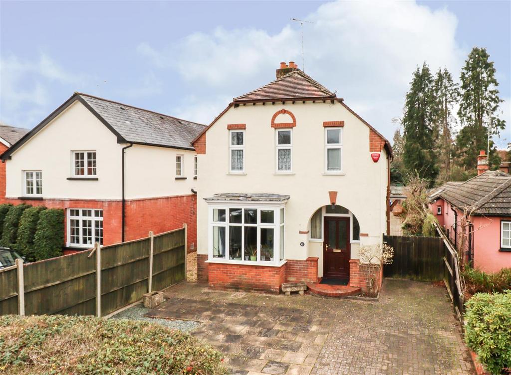 Kings Road, Fleet GU51 3 bed detached house for sale - £500,000