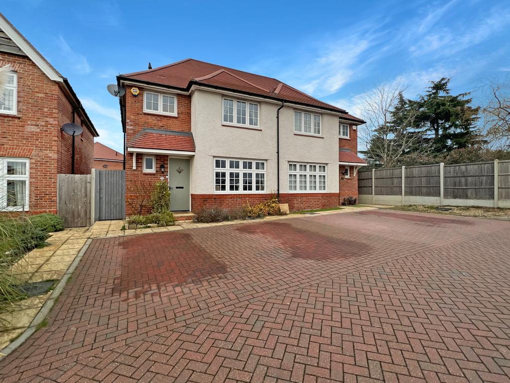 Osier Place, Braintree, CM7 3 bed semi-detached house - £400,000