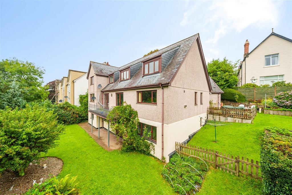 Dunheved Road, Launceston 7 bed detached house - £500,000