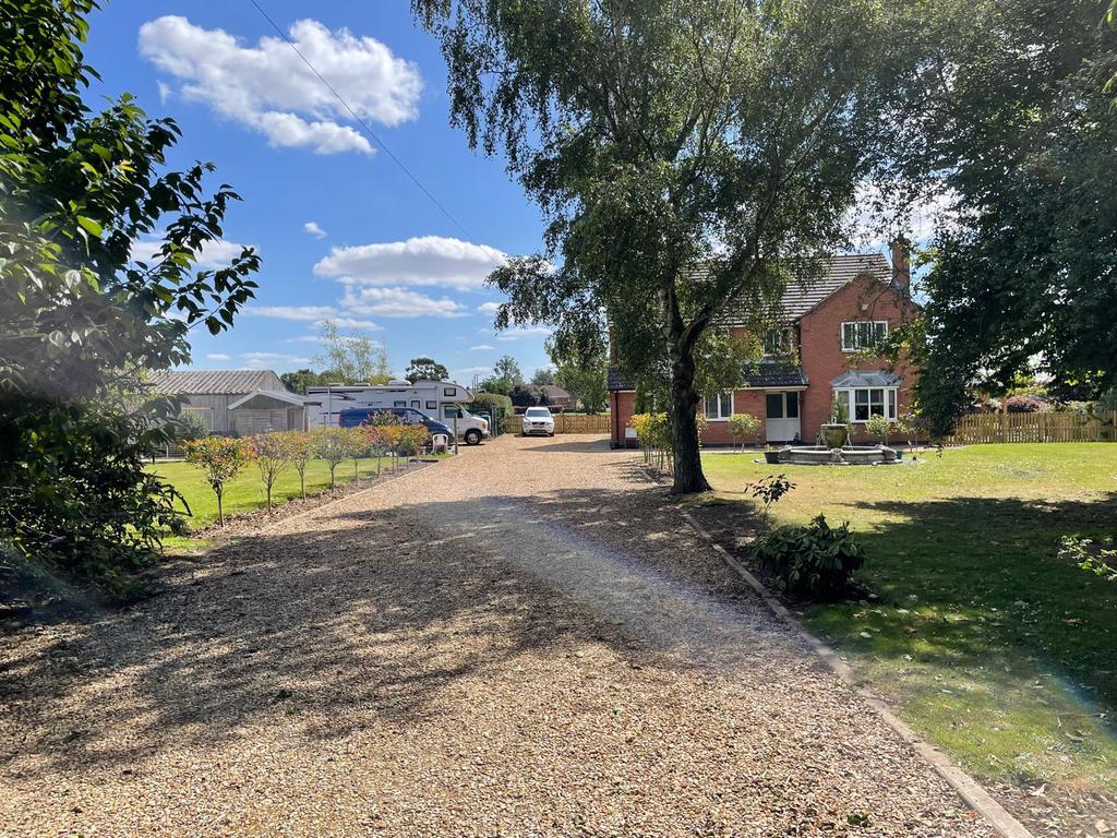 Holbeach Drove LINCOLNSHIRE 5 bed detached house - £620,000