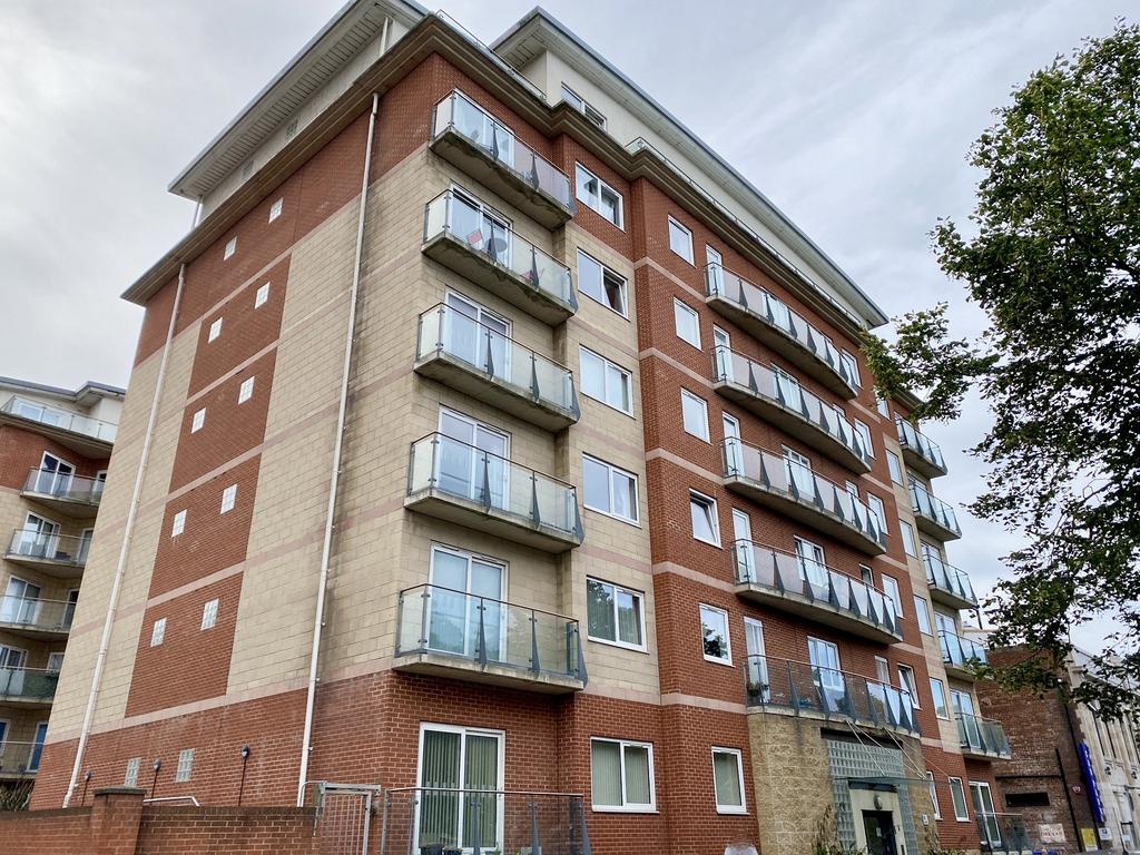 Southport PR9 2 bed flat - £80,000