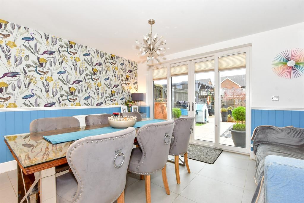 Chestnut Drive, Thakeham, Pulborough... 3 bed detached house - £625,000