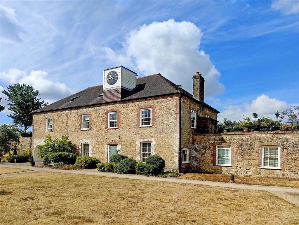 Budgenor Lodge, Midhurst GU29 2 bed apartment for sale - £350,000