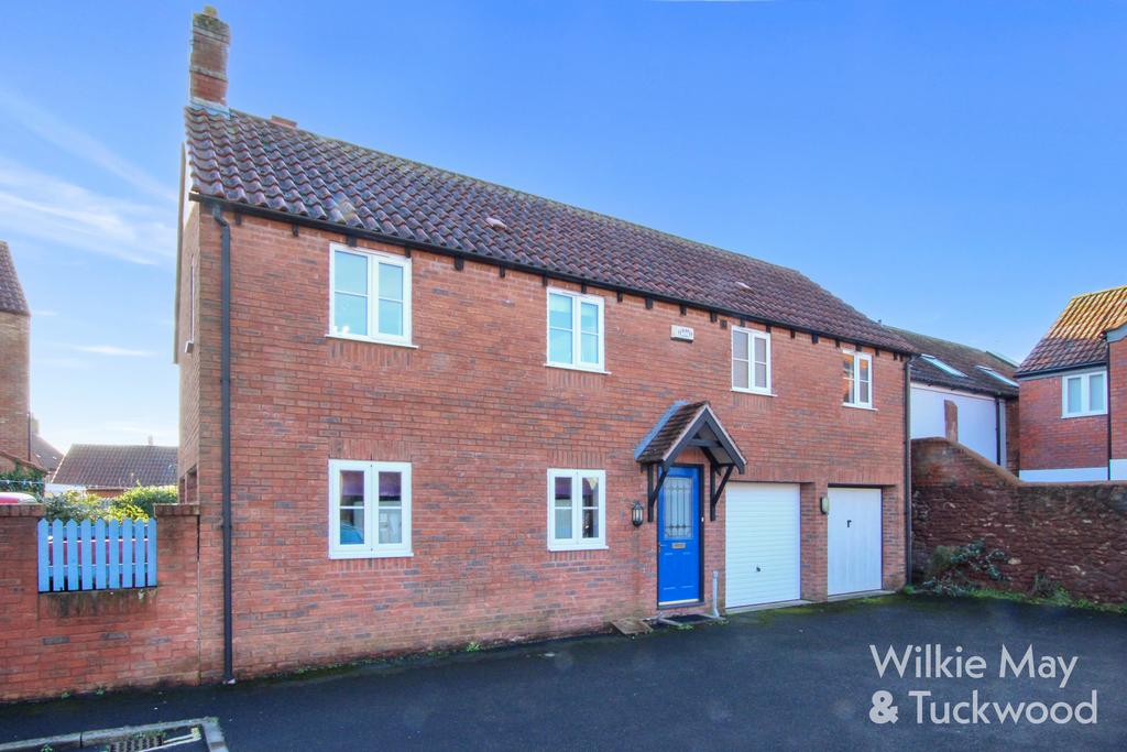 Priory Court, Bridgwater TA6 2 bed coach house - £180,000