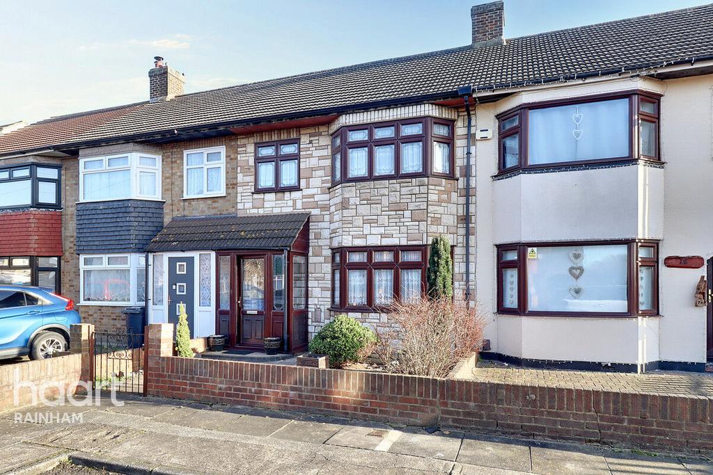 Thames Close, Rainham, RM13 9HP 3 bed terraced house - £390,000
