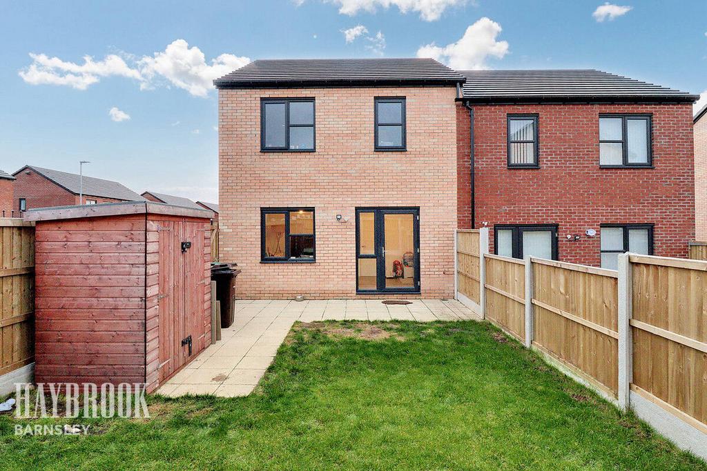 Ruskin Close Castleford 3 Bed Semi Detached House For Sale £87 500
