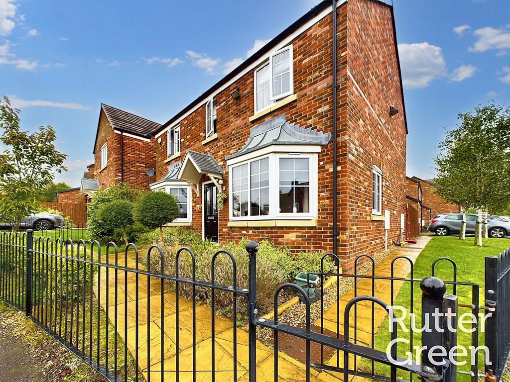 Range Drive, Standish, WN6 0GU 4 bed detached house - £320,000