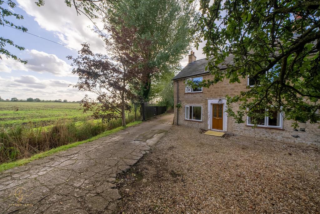 Eastrea PE7 4 bed detached house - £600,000