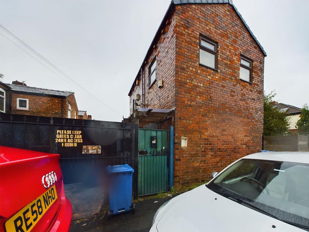 Ormskirk Road, Wigan, WN5 8AG Office - £40,000