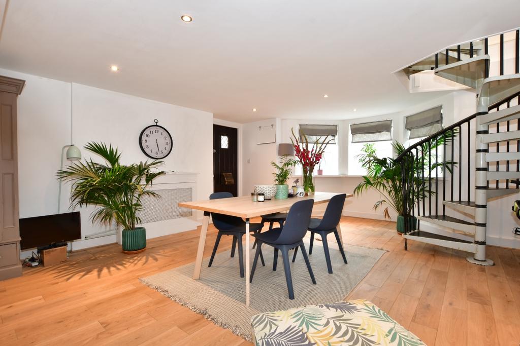 Park Road Bognor Regis PO21 2 bed apartment - £1,200 pcm (£277 pw)
