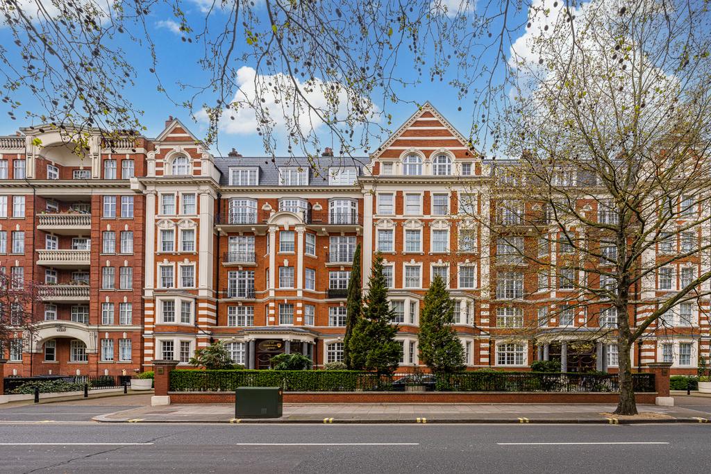 Sandringham Court, 99 Maida Vale... 3 bed apartment - £1,125,000