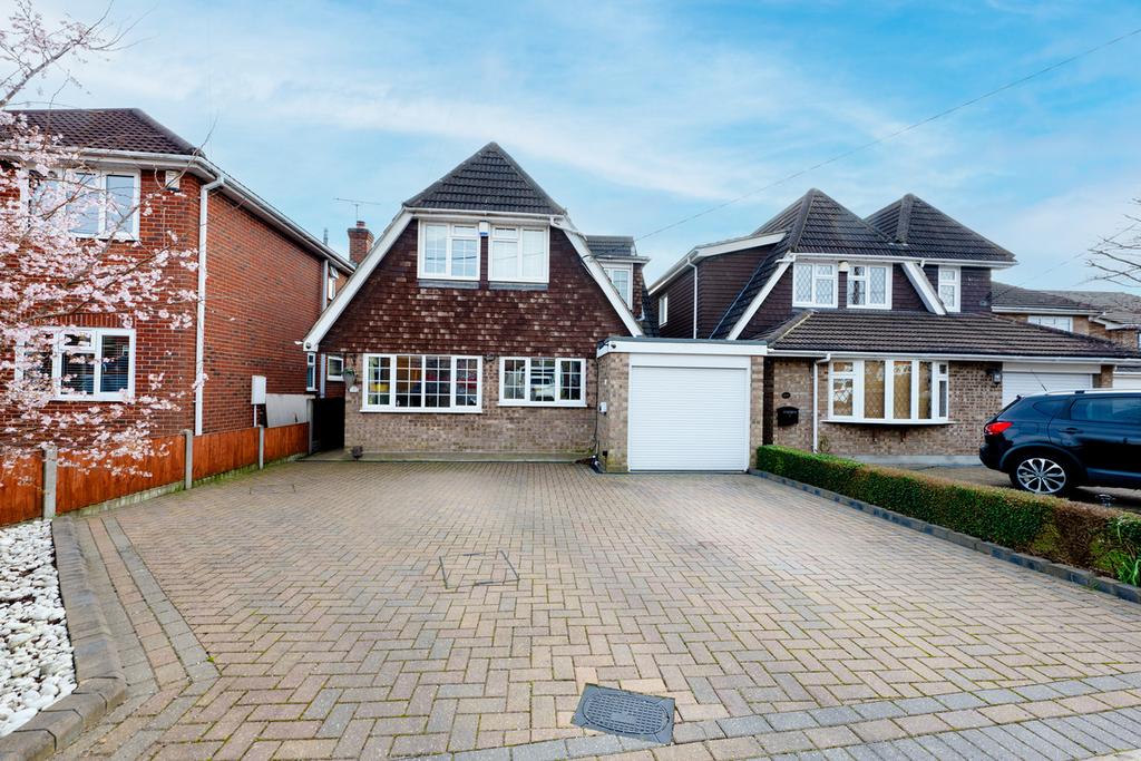 St Marys Drive, Benfleet, SS7 4 bed detached house for sale - £500,000