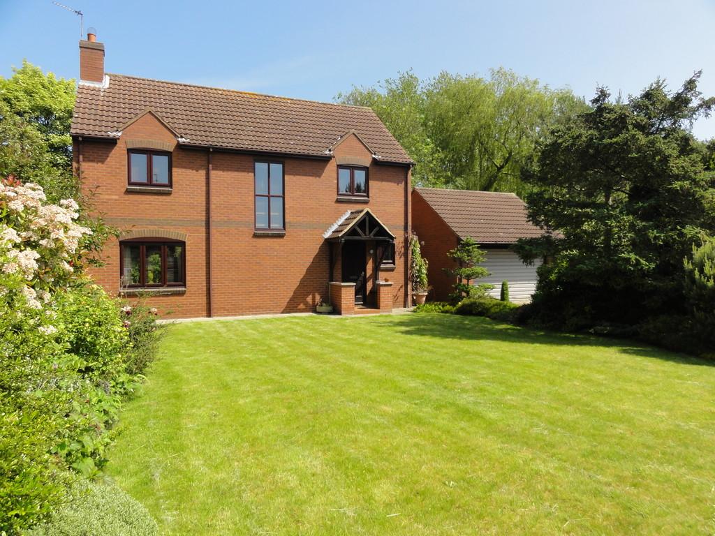 Pear Tree Park, Howden, Goole, DN14 7BG 3 bed detached house - £395,000