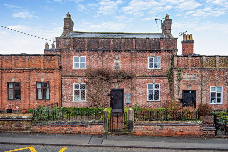 High Street, Malpas SY14 3 bed character property - £350,000
