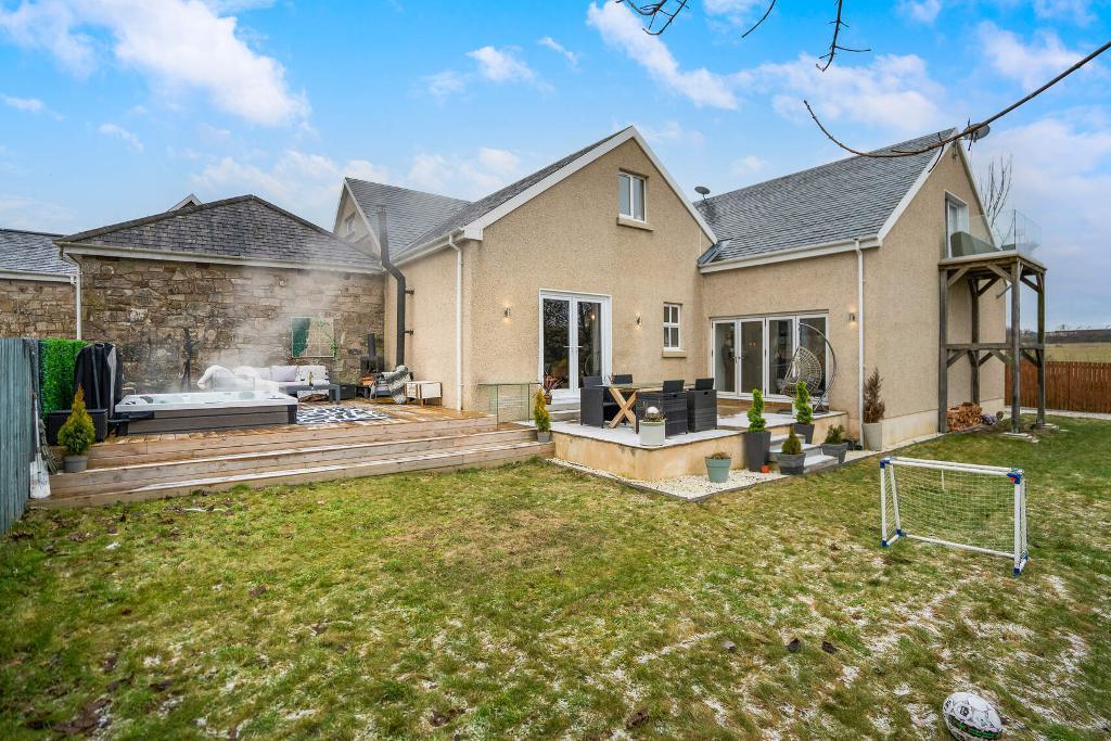 Balmore Road, Glasgow, G23 5HD 5 bed farm house for sale - £495,000