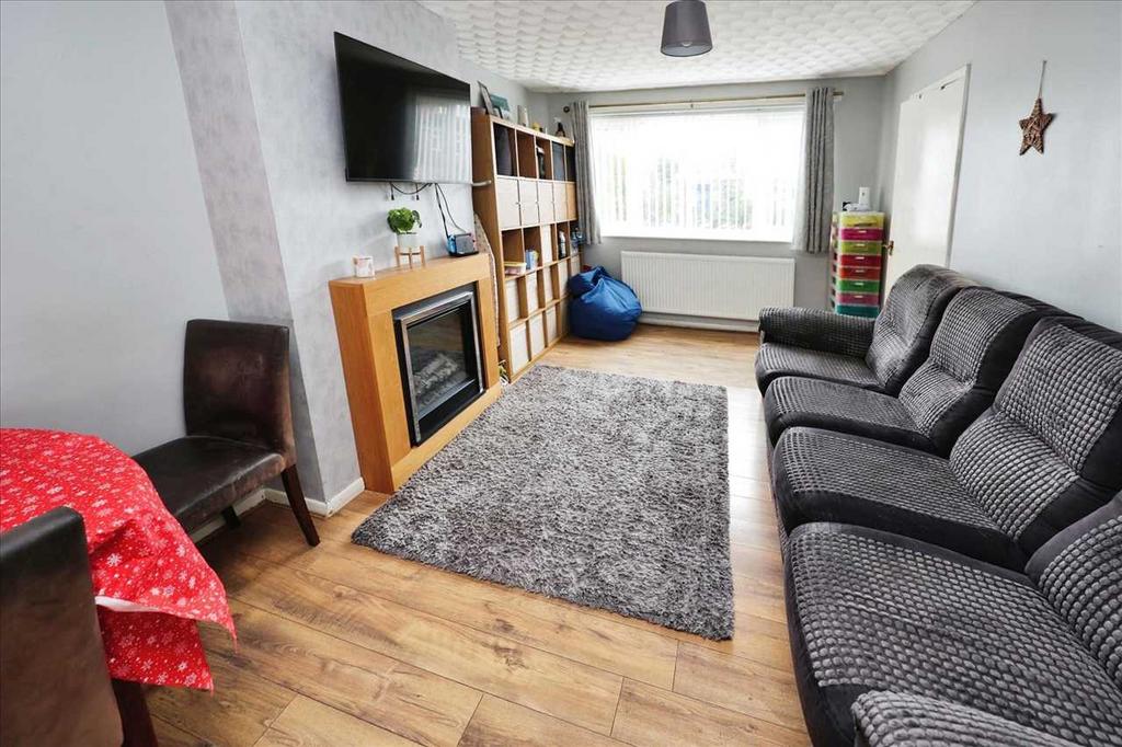 Chiltern Road, Lincoln 3 bed semi-detached house - £165,000