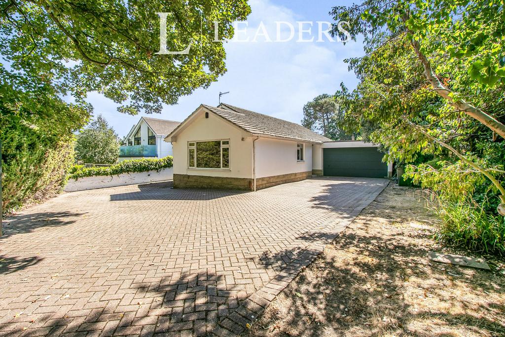 Sandecotes Road, Lower Parkstone... 3 bed bungalow - £1,650 pcm (£381 pw)