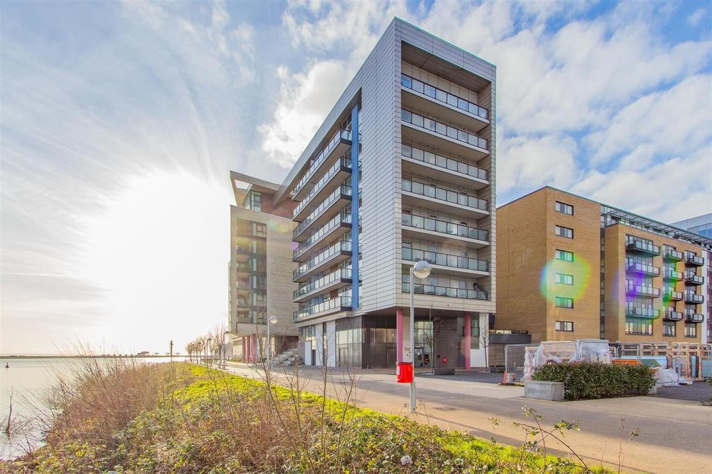 Ferry Court, Cardiff CF11 2 bed apartment - £220,000