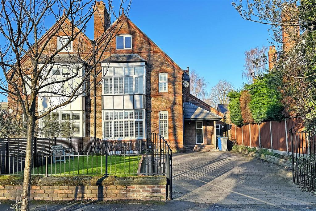 Lisson Grove, Hale 5 bed semi-detached house - £3,995 pcm (£922 pw)