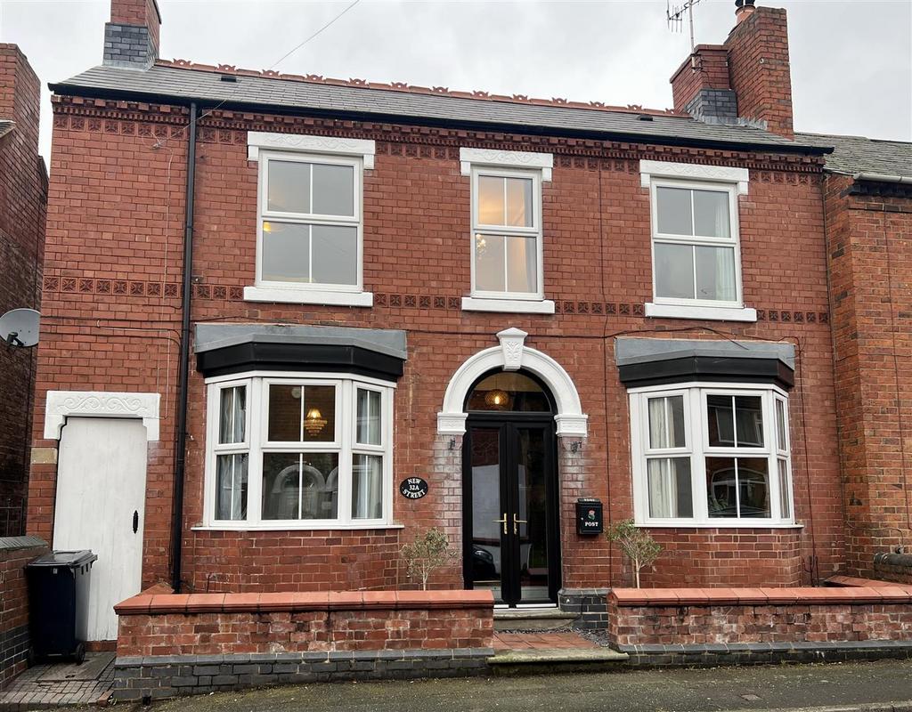 New Street, Wordsley, DY8 5RX 3 bed detached house - £325,000