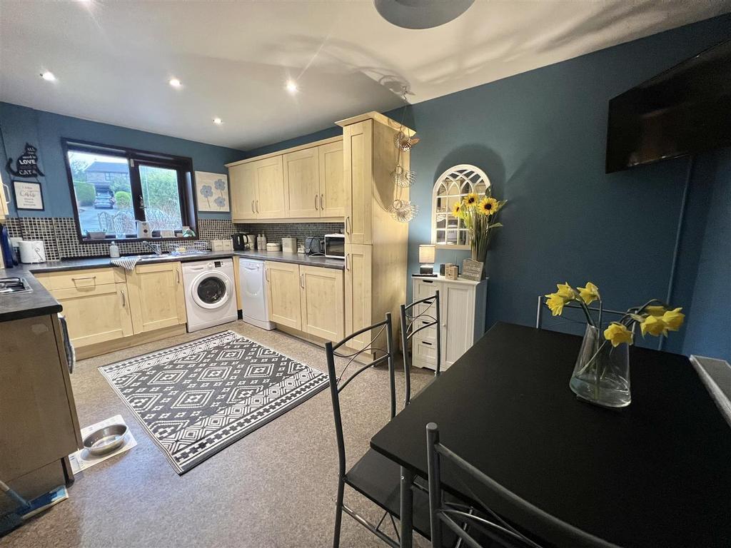 Burnett Rise, Bradford BD13 3 bed end of terrace house - £200,000