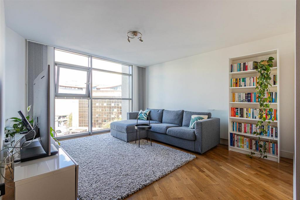 Bute Terrace, Cardiff CF10 1 bed flat - £150,000
