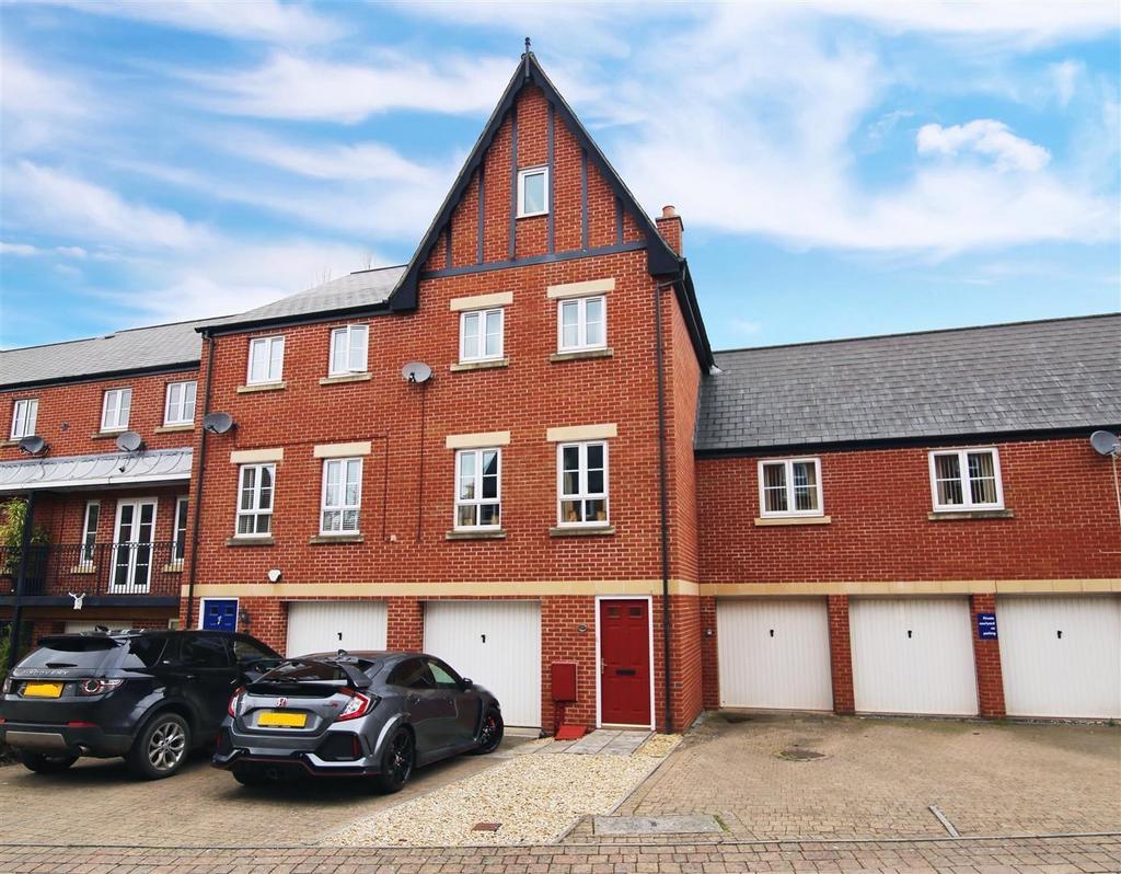 Popham Close, Tiverton EX16 4 bed house - £360,000