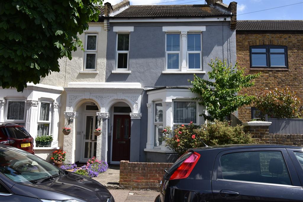 1 Bedroom 1st Floor Flat In Southend 1 Bed Flat £900 Pcm £208 Pw