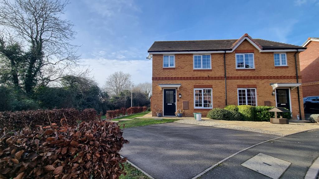 Lias Close, Southam, CV47 3 bed semi-detached house - £325,000