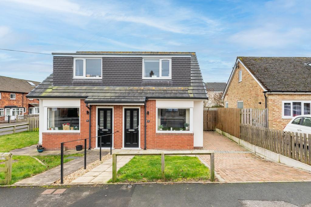 Weston Drive, Otley, West Yorkshire... 2 bed semi-detached house - £189,000