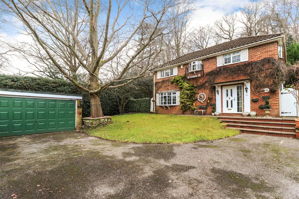 Camberley, Surrey GU15 4 bed detached house for sale - £725,000