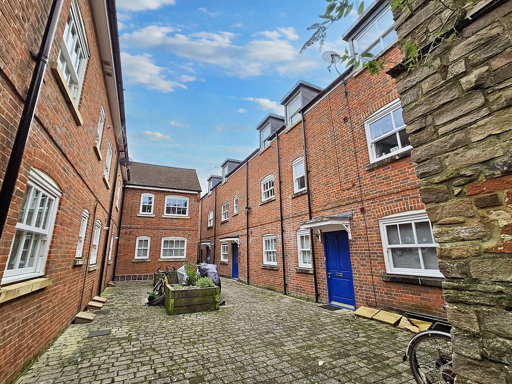 Prosperous Street Poole Bh15 2 Bed Flat For Sale £162 950