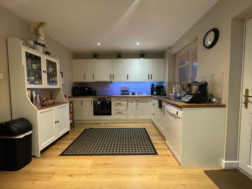 Applecroft Road, Luton, Bedfordshire, LU2 8BD 4 bed semi-detached house ...