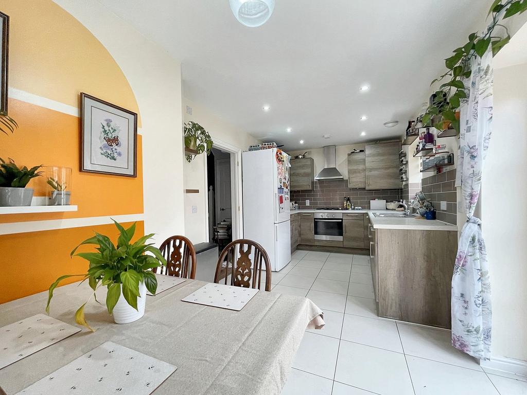 Crown Close, Wantage, OX12 3 bed end of terrace house for sale - £350,000