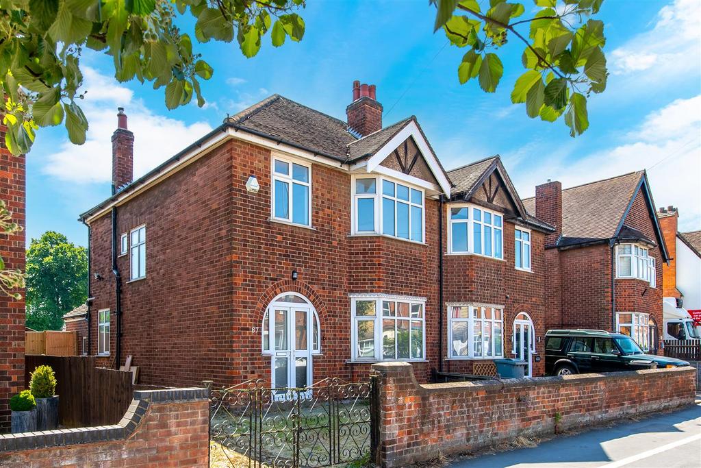 Harlaxton Road, Grantham 3 bed semi-detached house - £250,000