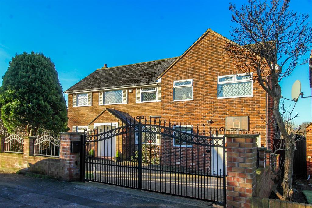 Pledwick Lane, Wakefield WF2 4 bed detached house - £635,000