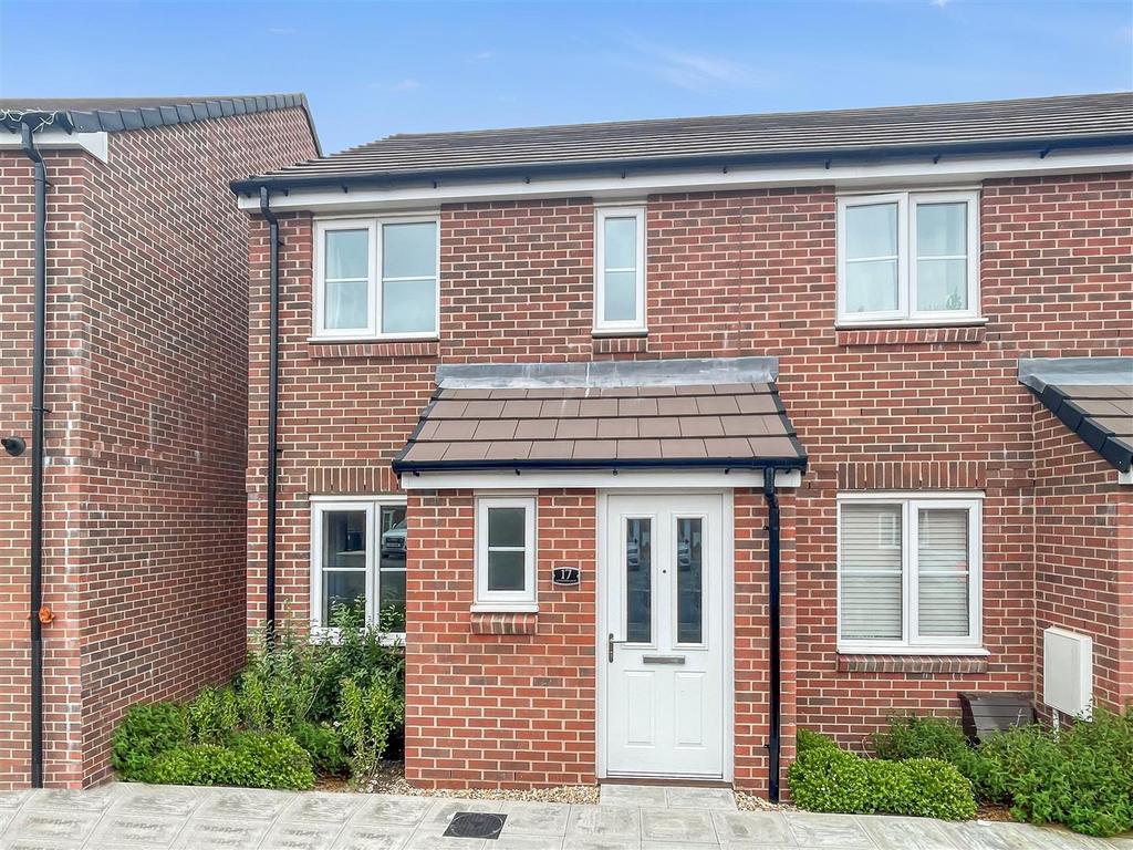 Longspee Lane, Salisbury SP2 2 bed end of terrace house - £250,000