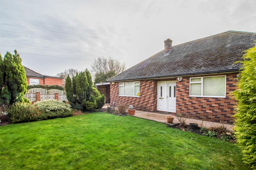 Durkar Lane, Wakefield WF4 3 bed detached bungalow for sale - £300,000
