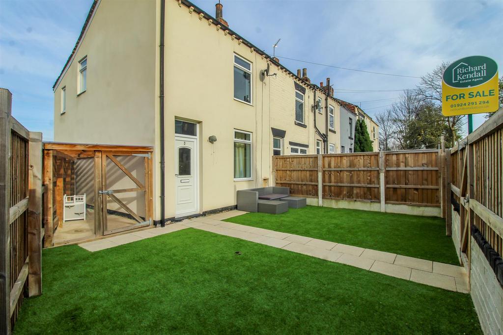 Oakes Street, Wakefield WF2 2 bed end of terrace house - £145,000
