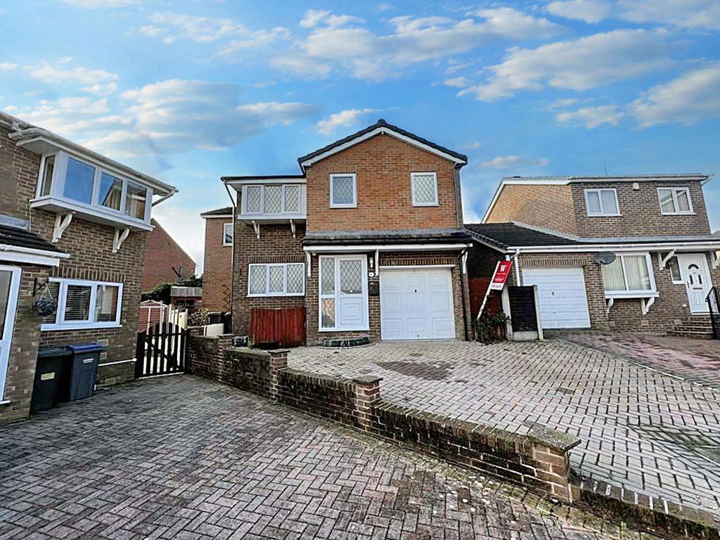 Cloverville Approach, Bradford, West... 4 bed detached house - £200,000