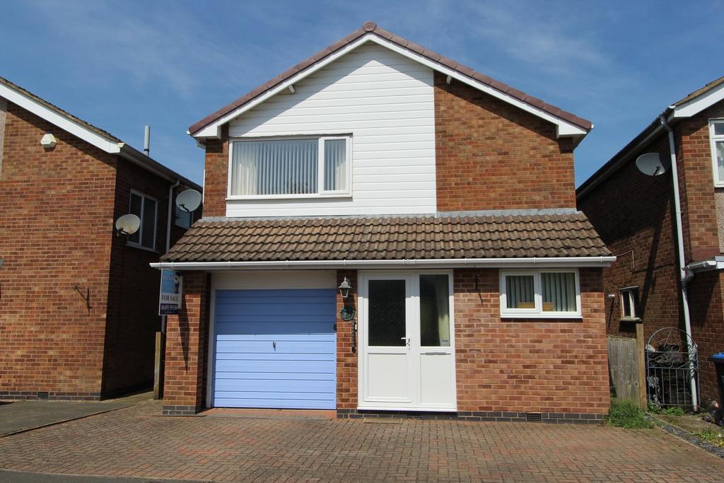 Greenacres Drive, Lutterworth LE17 3 bed detached house - £299,950