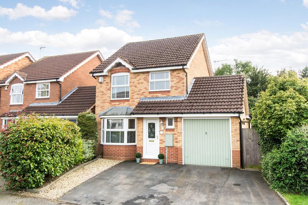 Alexander Drive, Lutterworth LE17 3 bed detached house for sale - £299,950