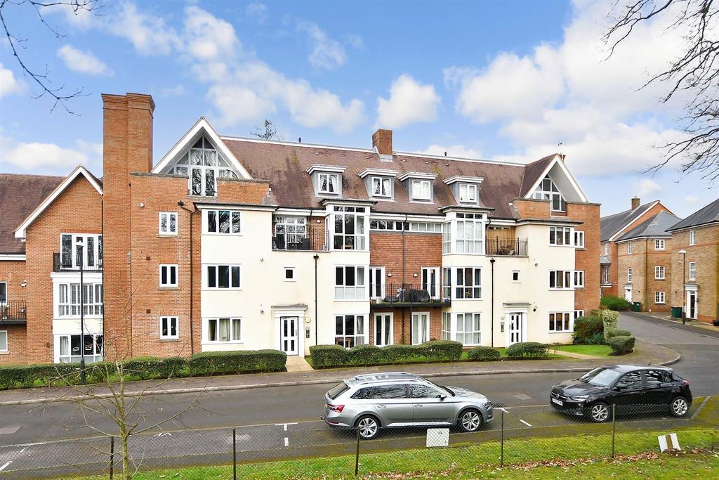 Stone Court, Worth, Crawley, West Sussex 2 bed flat - £300,000