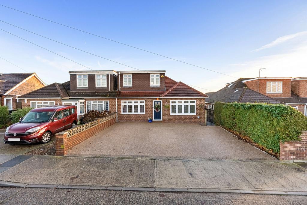 Elwill Way, Gravesend, DA13 3 bed semi-detached bungalow - £525,000