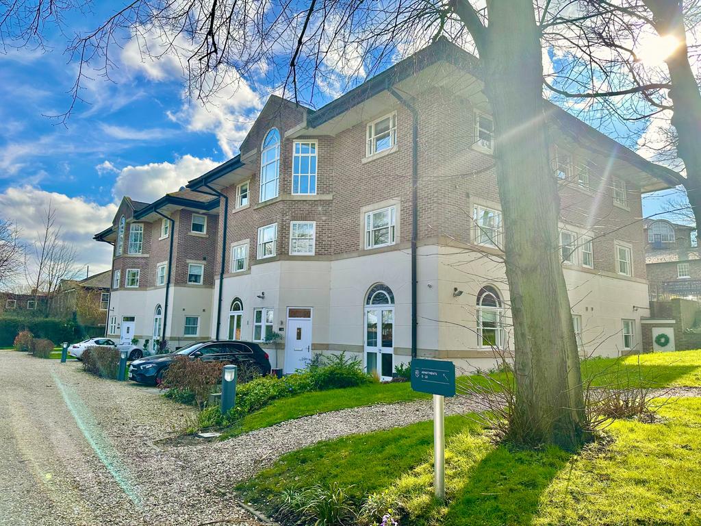 Mill Mount, York, YO24 2 bed flat for sale - £585,000