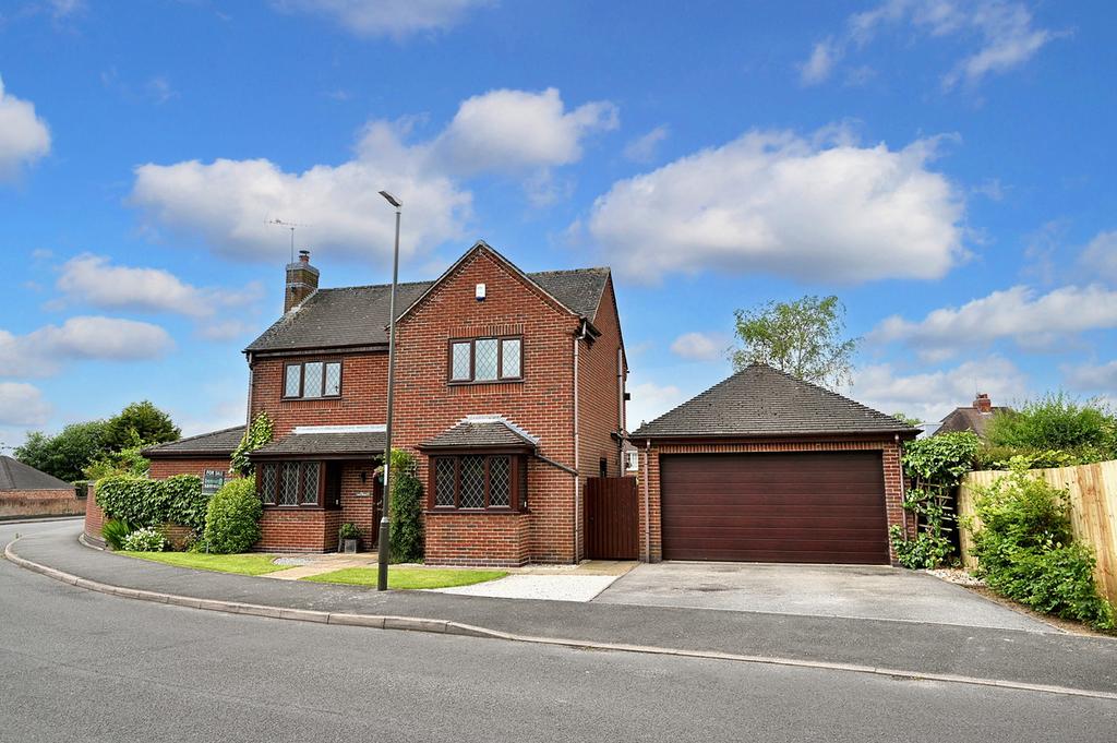 Cavendish Drive, Ashbourne, DE6 4 bed detached house - £425,000